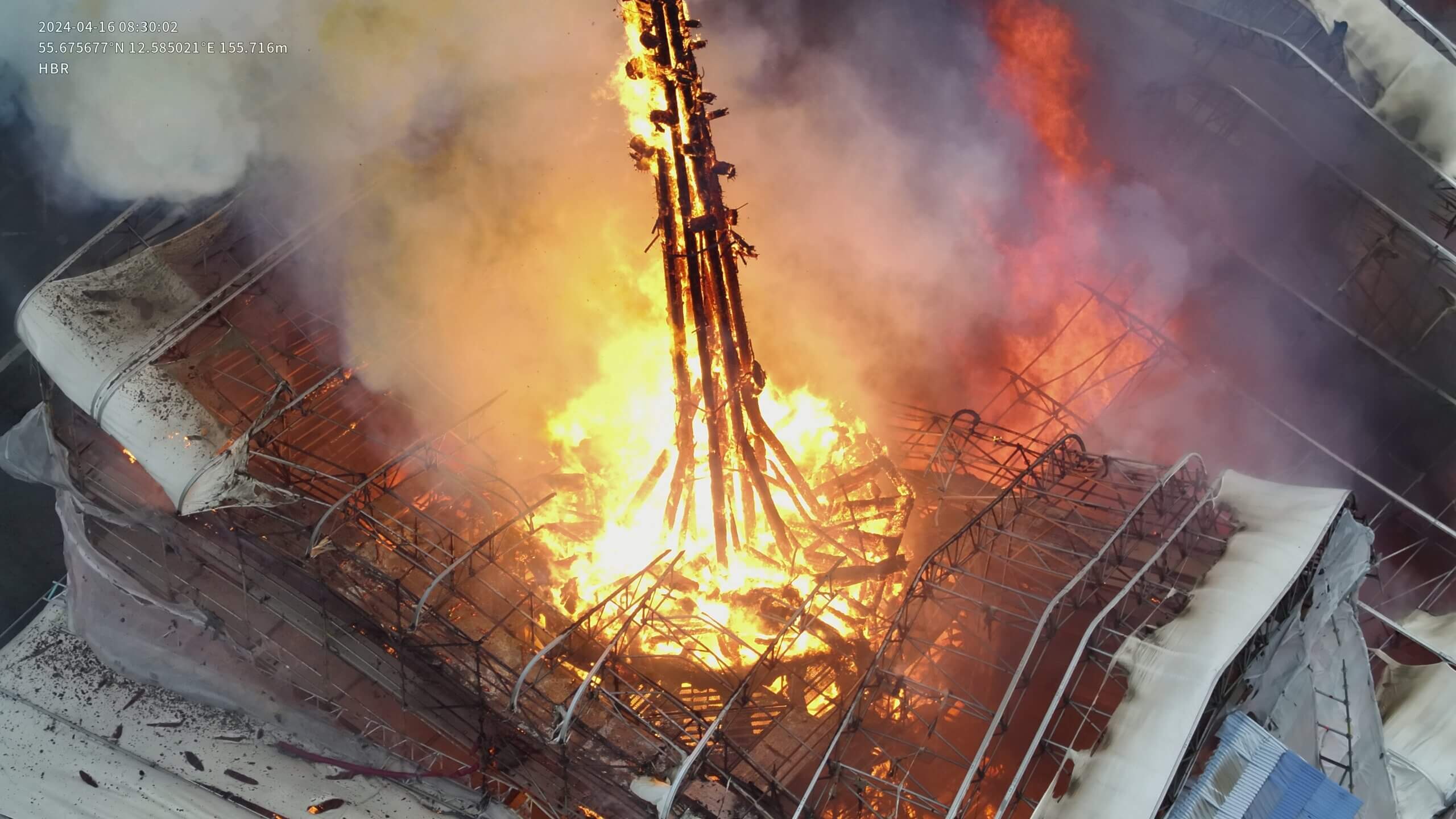 Branden i Børsen: Vi kiggede ind i et frådende flammehav ...